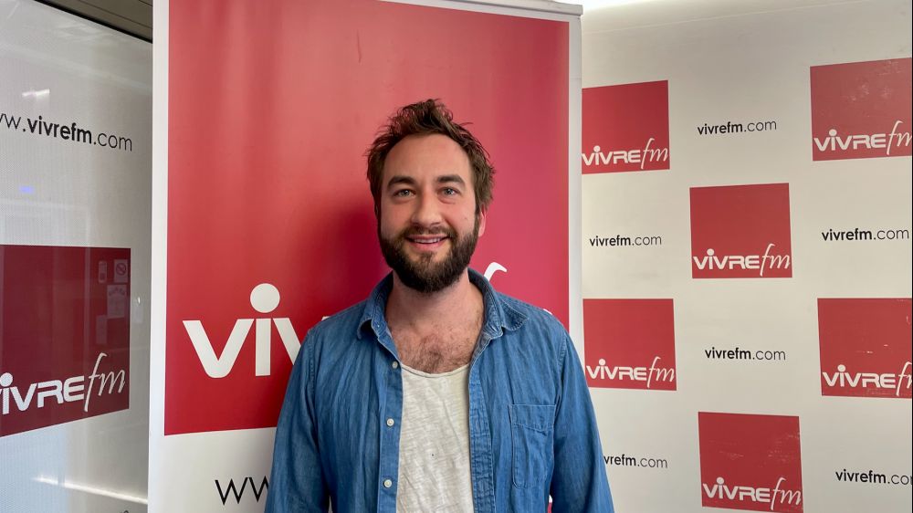 Vivre FM | Entre nous : Loïc Bartolini, un artiste comique et sensible ... Vivre FM | Entre nous : Loïc Bartolini, un artiste comique et sensible ...